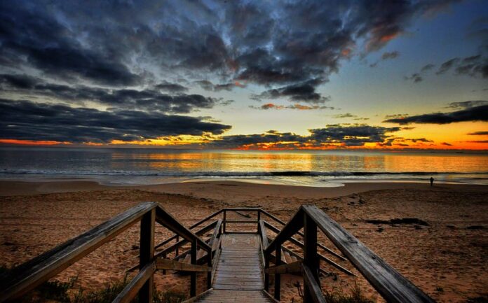 50+ Kumpulan Foto Senja di Pantai Aesthetic Yang Lagi Viral
