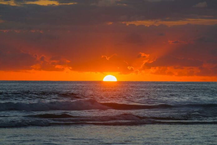 50+ Kumpulan Foto Senja di Pantai Aesthetic Yang Lagi Viral