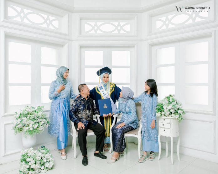 Contoh Gaya Foto Wisuda Keluarga Kekinian, Aesthetic, Keren,
